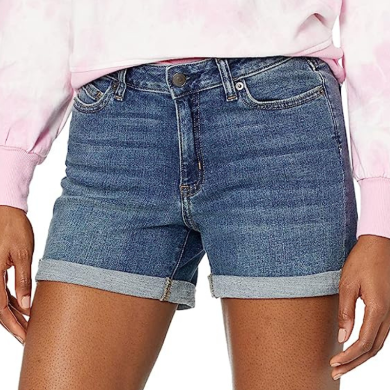 Your New Favorite Pair of Jean Shorts - A Jetset Journal